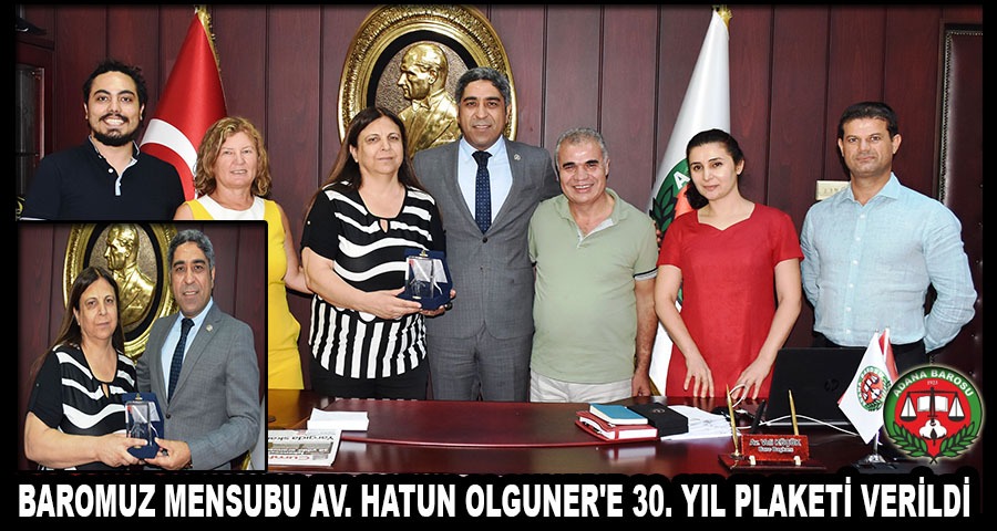 BAROMUZ MENSUBU AV. HATUN OLGUNER'E 30. YIL PLAKETİ VERİLDİ - ADANA BAROSU